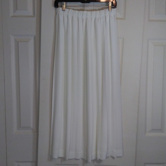 Susan Bristol | Skirts | Susan Bristol Off White Tea Length Pleated ...